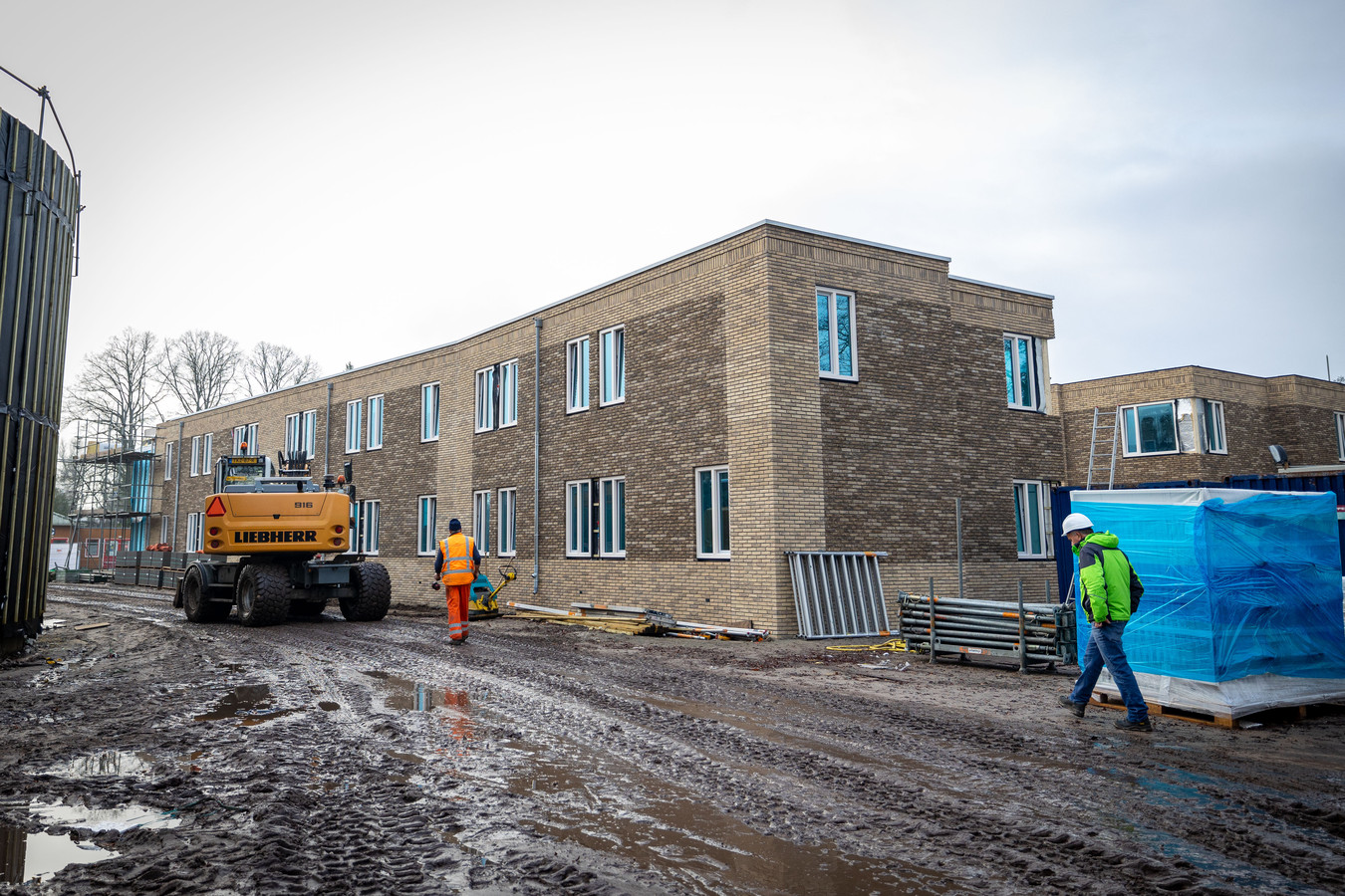 Zo komt het nieuwe asielzoekerscentrum in Almelo eruit te zien | Foto ...