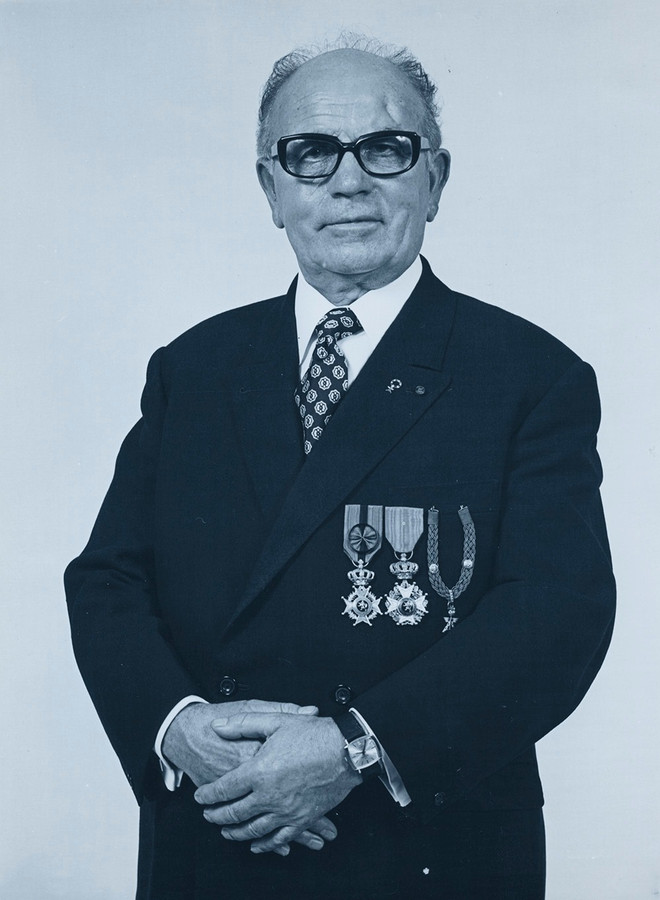 PORTRET. Hoe stammentwisten en “een bus oude mannen” Van Hool jarenlang ...