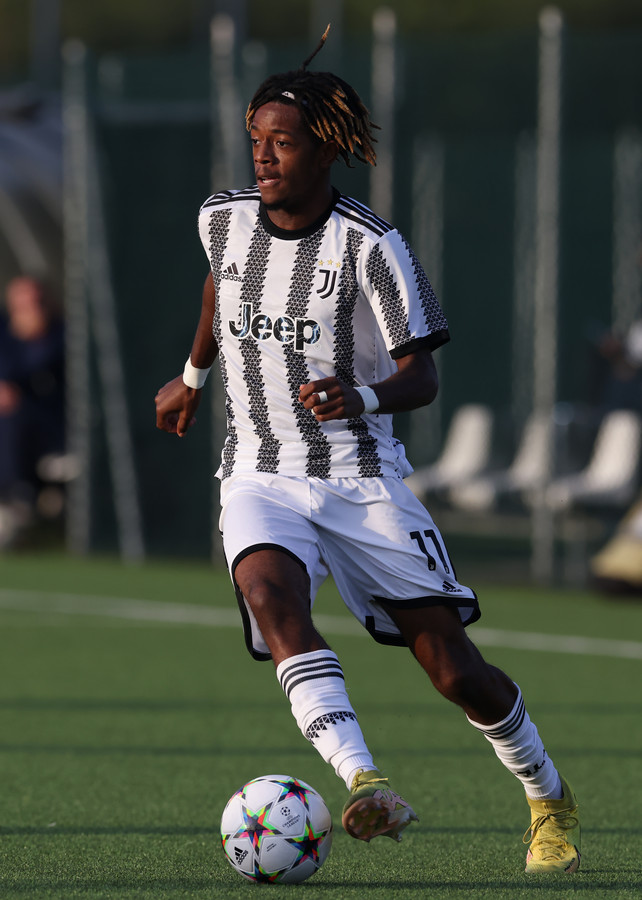 Joseph Nonge Boende en Samuel Mbangula, jonge Belgen van de Oude Dame ...