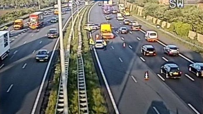 Ongeval met meerdere voertuigen op A50 bij Valburg: vertraging neemt af | 112 nieuws Overbetuwe ...