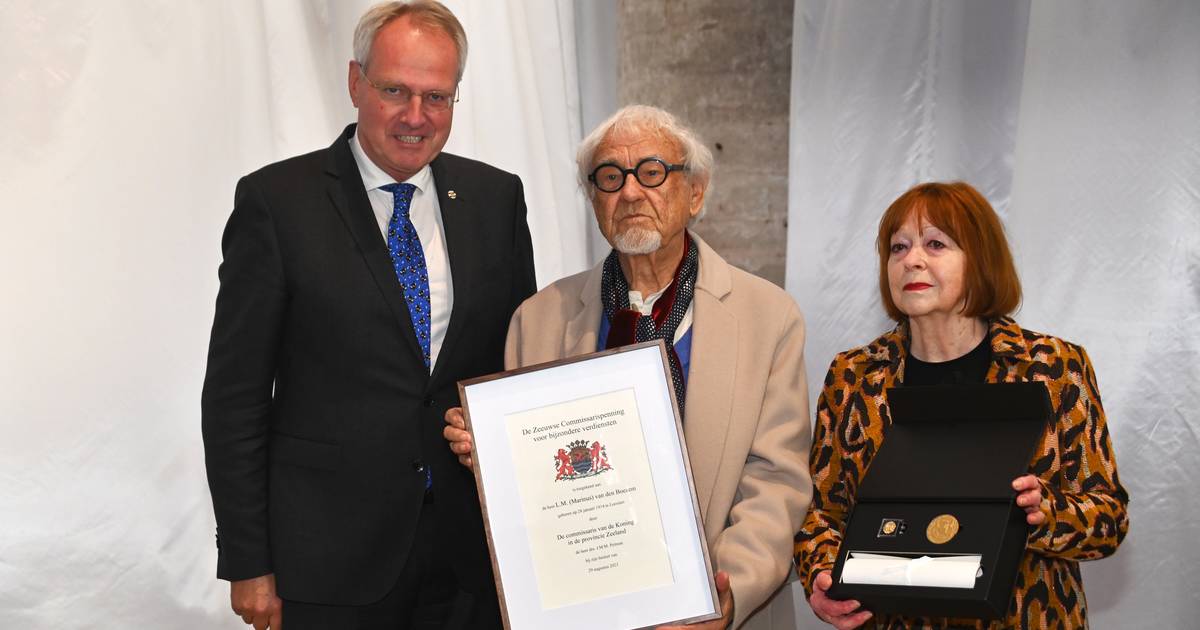 Commissaris eert kunstenaar Marinus Boezem | Veere | AD.nl