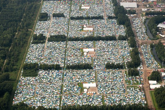 Terrein popfestival Lowlands krijgt carport van 90.000 zonnepanelen ...