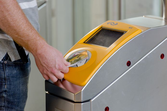 Eind dit jaar is ov-chipkaart niet meer nodig: inchecken kan dan ook ...