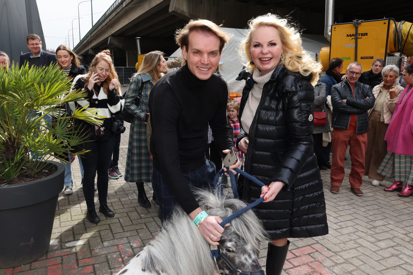 IN BEELD. “Ik voel me meer dan ooit verbonden met paarden”: Martine ...