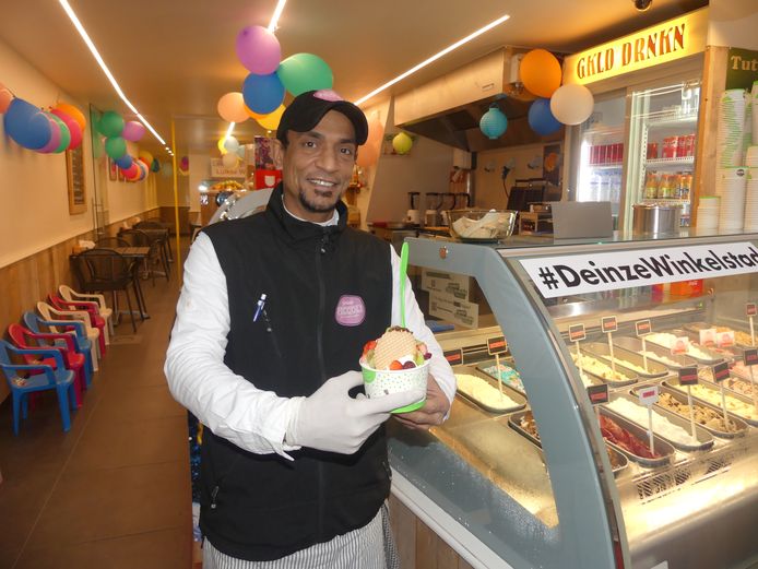 NET OPEN. Kasem (41) zorgt voor ijsjes op de Markt van Deinze: “In ...