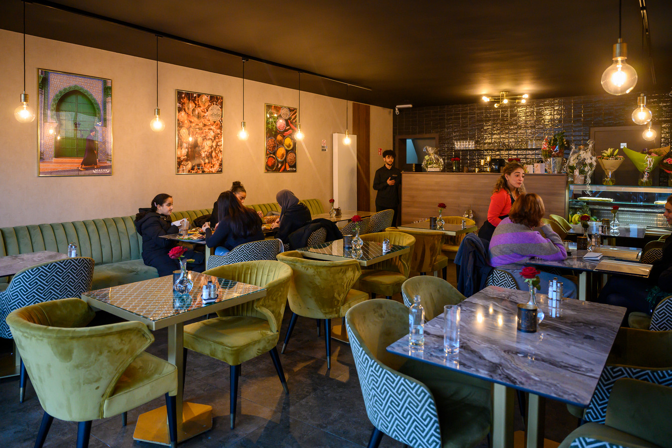 NET OPEN. Zanger Youssef en zijn vrouw Nadia starten Marokkaans ...