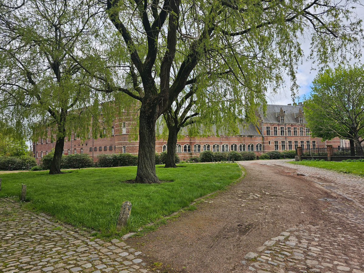 Minister Van Tigchelt bezoekt gevangenis Hoogstraten: “Veel respect ...