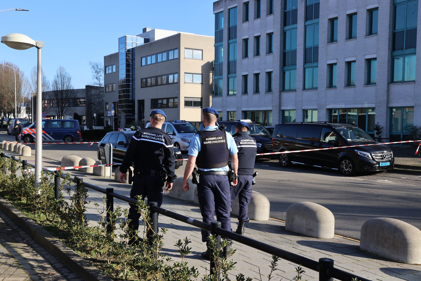 ‘Steekpartij in taxi bij Eindhoven Airport was opgezet plan’: weer acht ...