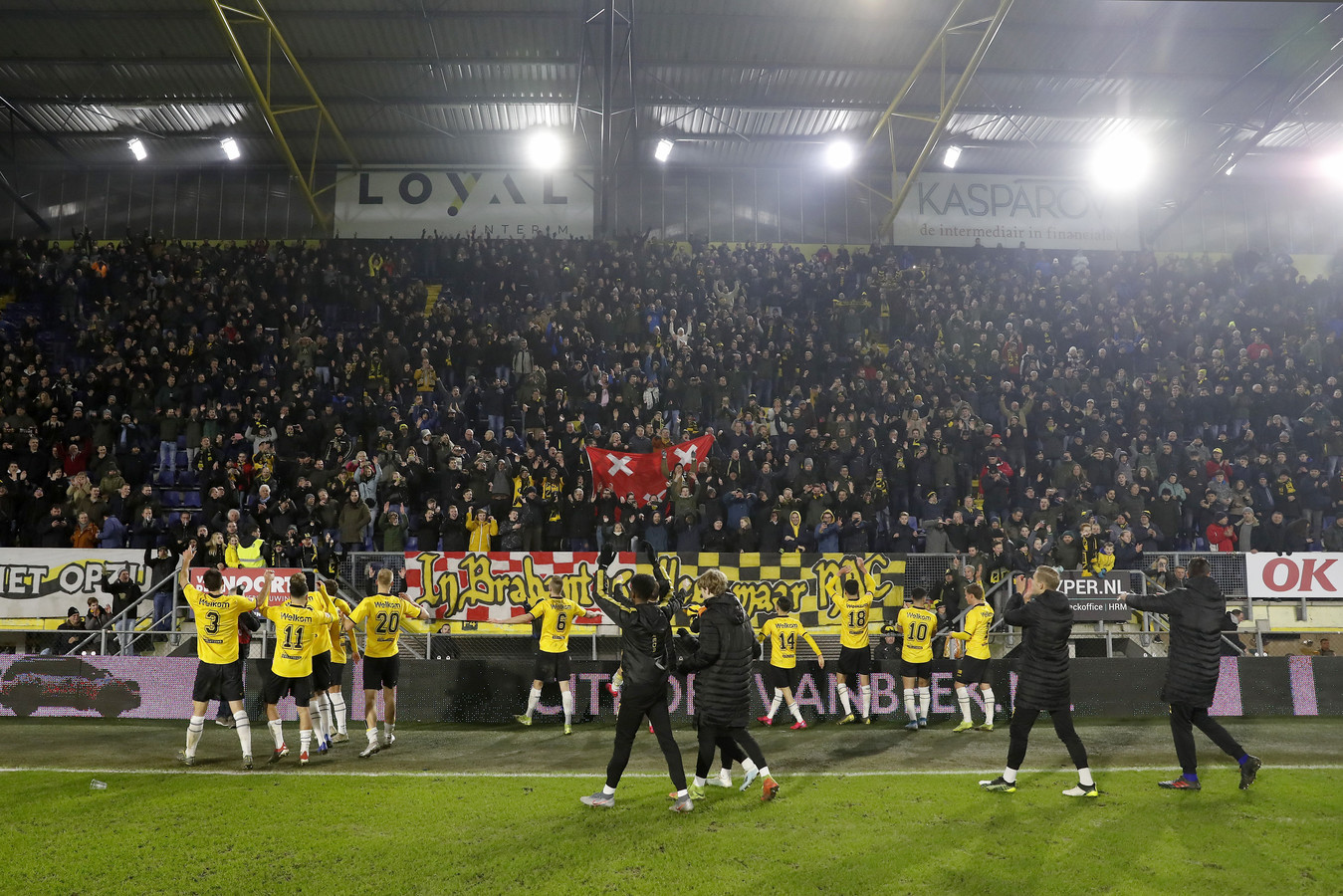 Yellow Army steunt NAC ook in onzekere coronatijd: 1912 verlengers ...