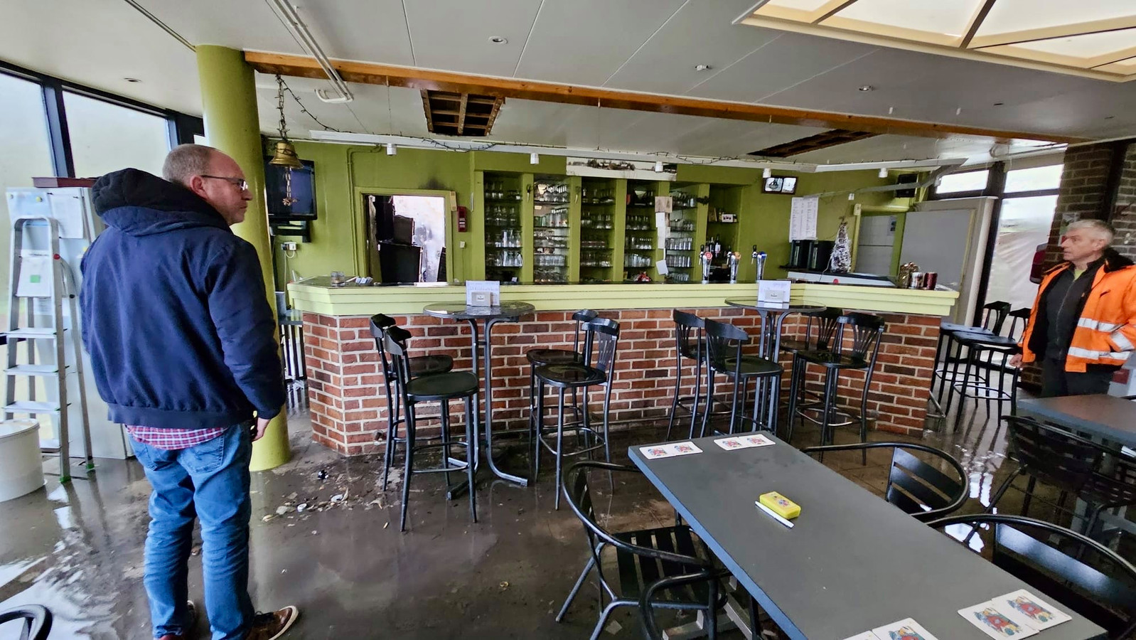 Zware brand vernielt café ‘De Waterlander’ in Bornem: “Je zaak na 23 ...