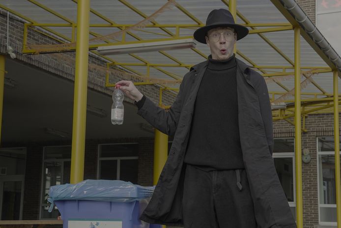 TikTok-influencer Timon Verbeeck schittert in nieuwe zwerfvuilcampagne ...