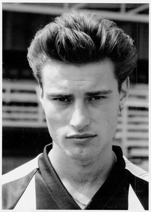 Oranje-shirt van Gino (1969-2003) hangt nu bij zijn ouders aan de muur ...