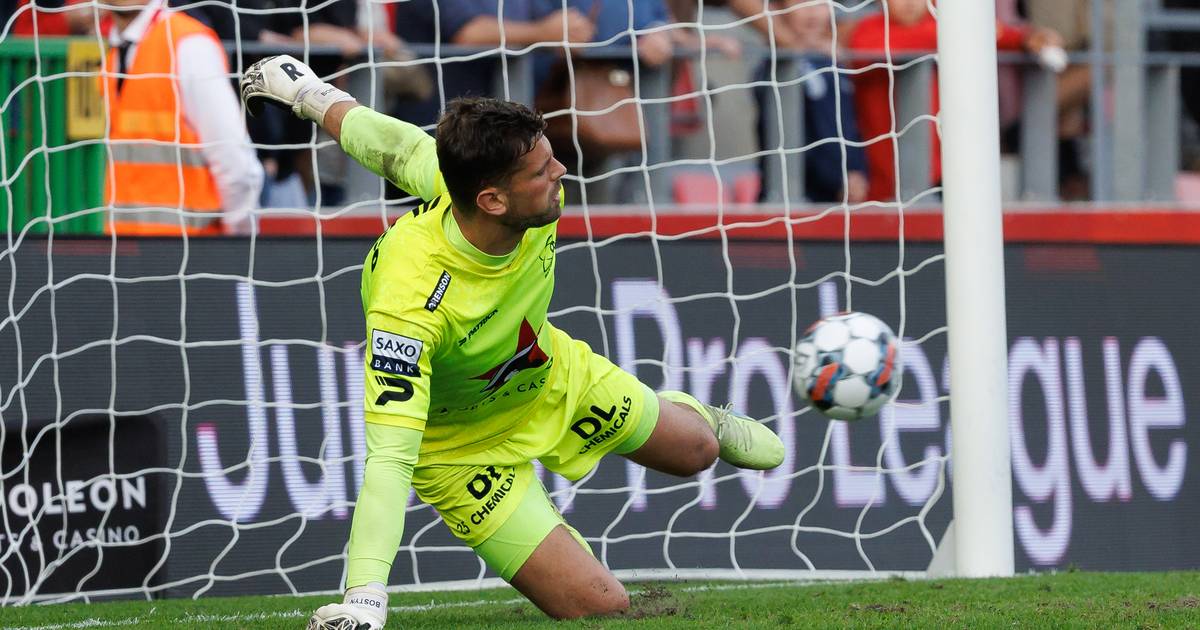 Louis Bostyn (Zulte Waregem) is niet te spreken over VAR-beslissing ...