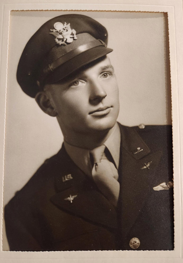 Kamp44 onthult monument ter ere van gecrashte oorlogspiloot Alfred ...