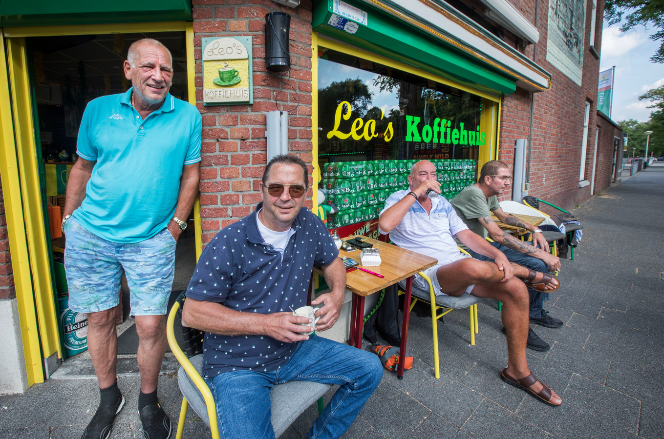 Leo verkoopt na 16 jaar zijn beroemde koffiehuis en gaat rentenieren ...