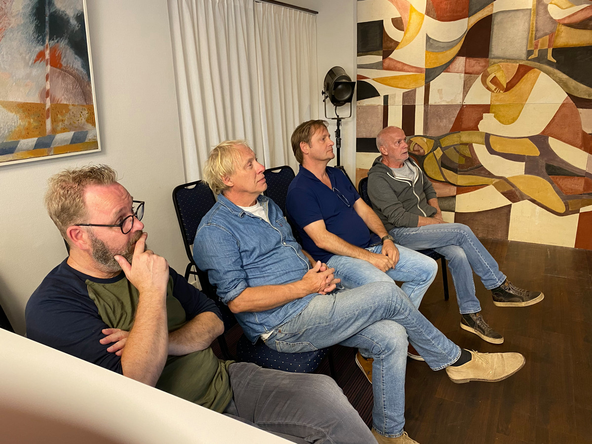 Zilveren legpenning voor Hans van Brunschot bij zijn afscheid van ... Zilveren legpenning voor Hans van Brunschot bij zijn afscheid van ...
