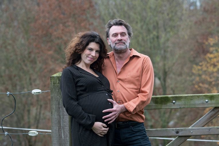 Zanger Daan en zijn vriendin Michelle verwachten een kerstkindje: “Hier ...