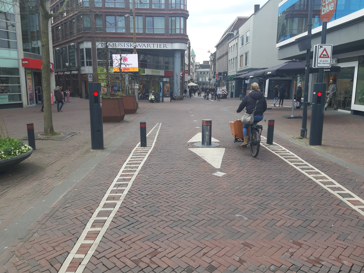 Ondernemers komen op zondag de stad niet in: ‘Paaltjes moeten naar ...