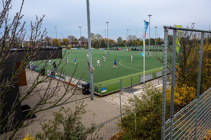Bijna 1000 leden en 4 kunstgrasvelden, maar toch blijven de prestaties ...