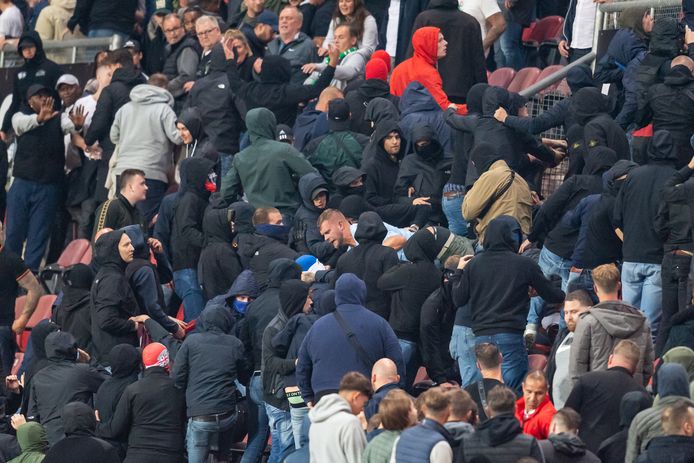 43 hooligans van FC Twente nergens meer welkom | Enschede | tubantia.nl