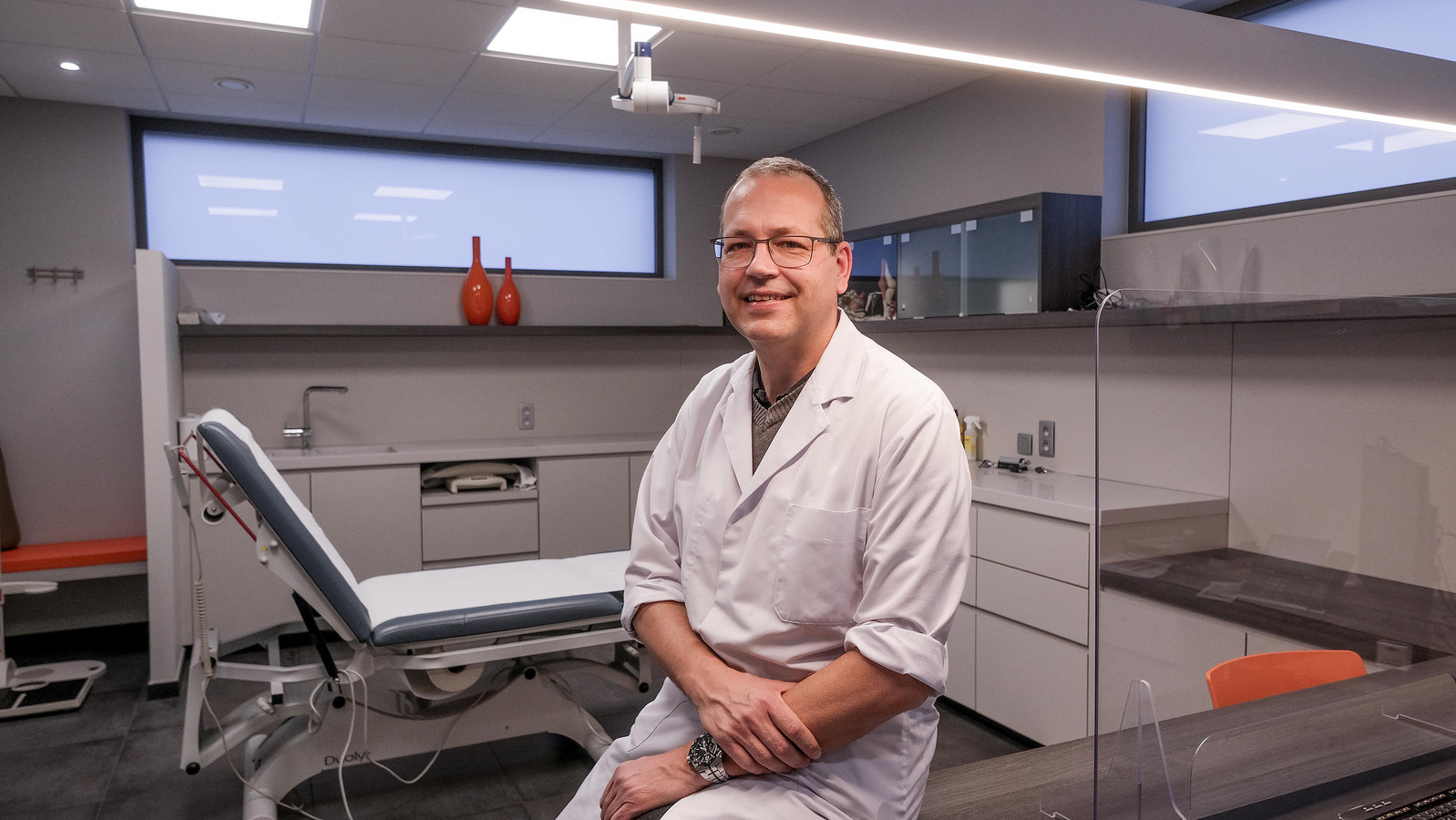 Hoe zullen huisartsen tot 125.000 besmettin­gen per dag bolwerken? Er ...