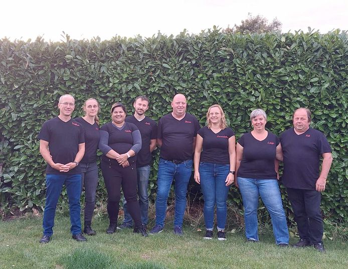 Vier bevriende koppels willen buurt bij elkaar brengen tijdens Ruyterhoekfeesten | Kortemark ...