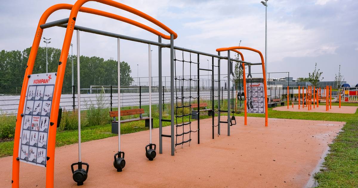 Outdoor speel- en fitnesstoestellen aan sportcomplex Calenberg klaar ...