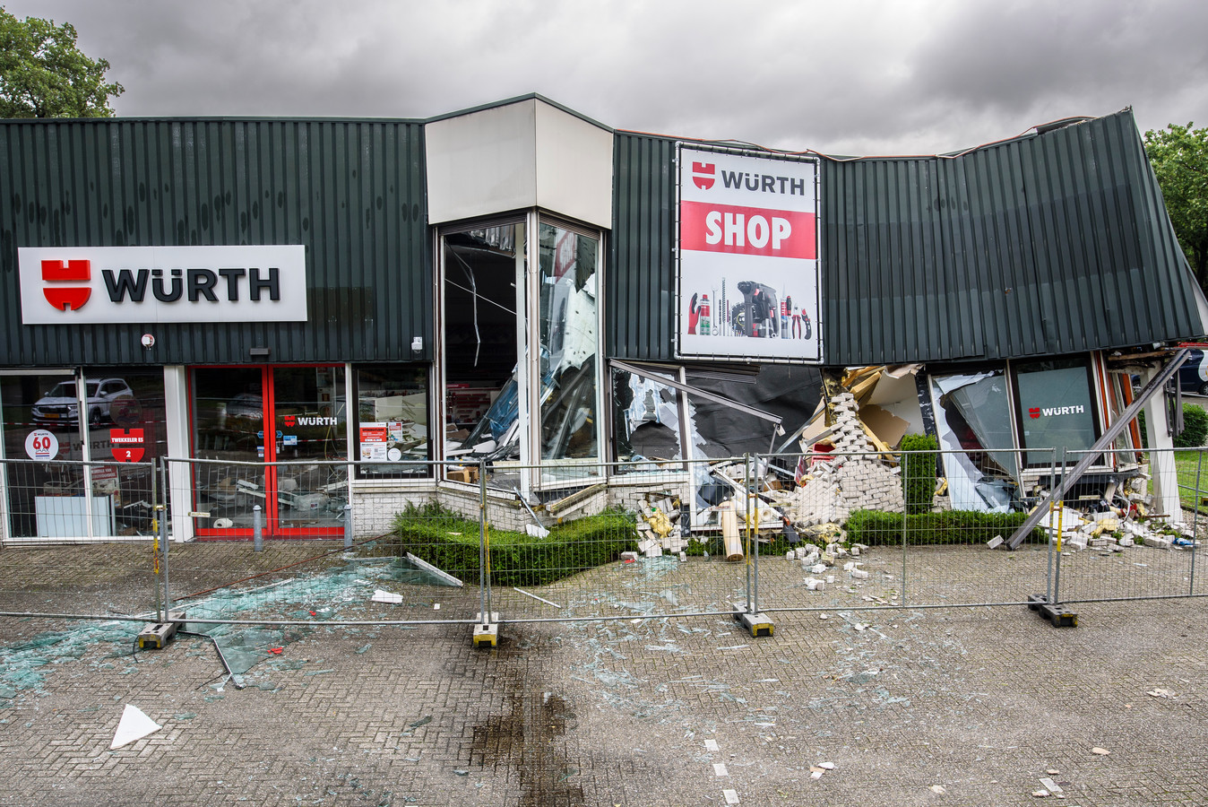 Vorige week al problemen met waterafvoer ingestort bedrijfspand Würth ...