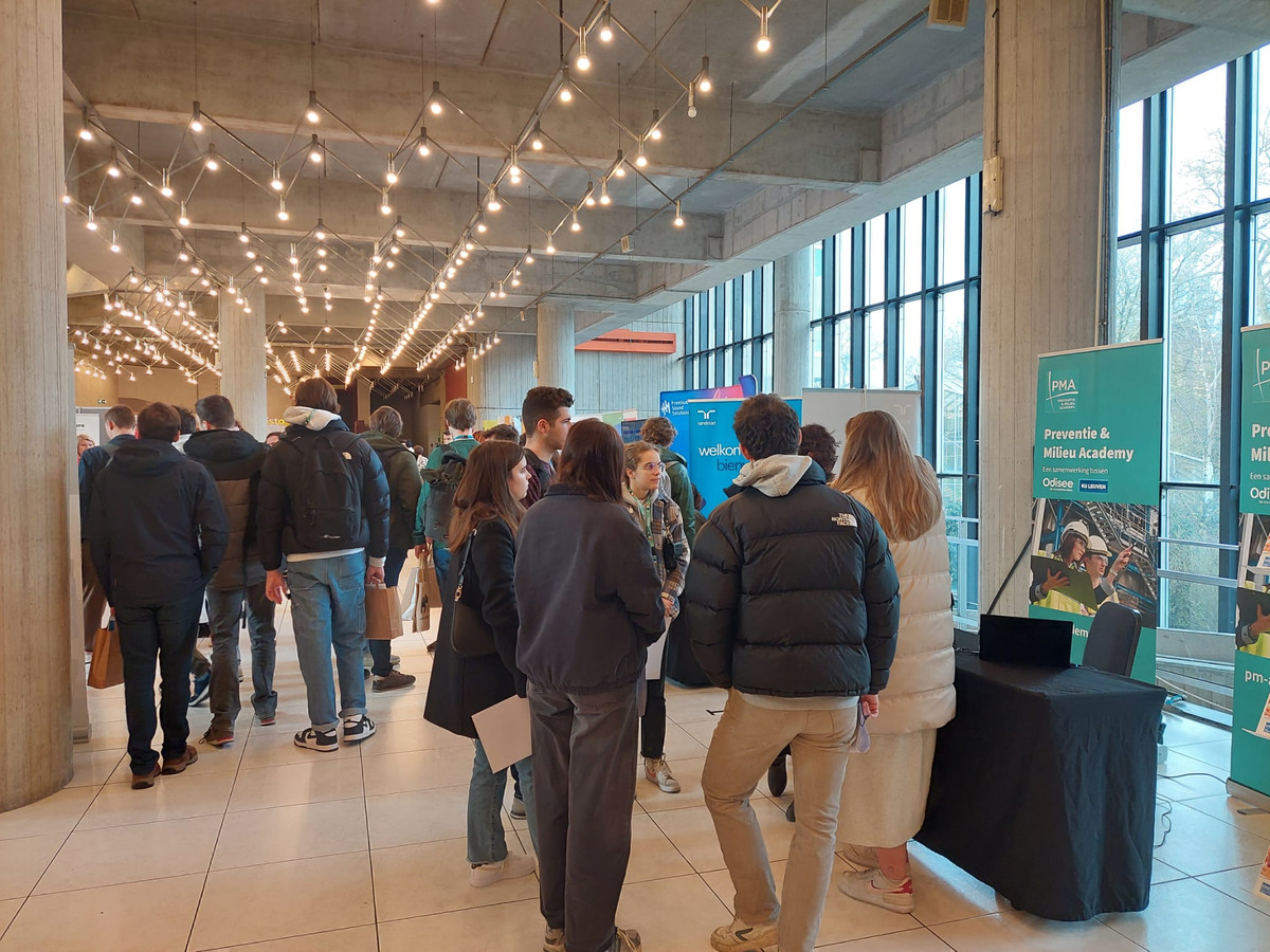 Gentse KU Leuven en Odisee-studenten speeddaten met bedrijven | Foto ... Gentse KU Leuven en Odisee-studenten speeddaten met bedrijven | Foto ...