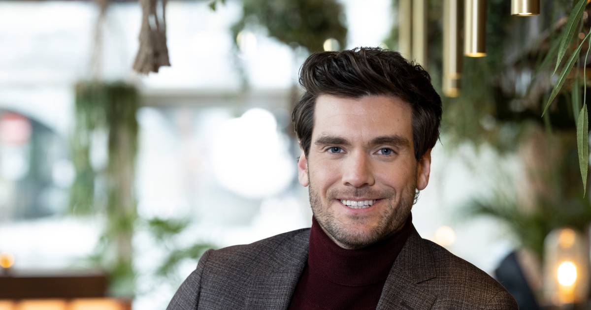 ‘First Dates’-barman Bram wordt papa van een tweeling: “Ik schoot ...