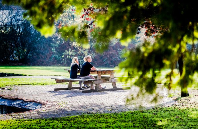 De Hoenderloo Groep doet ‘stilzitstraf’ in de ban | Apeldoorn ...