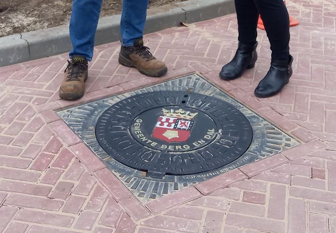 Berg en Dal krijgt sierlijke putdeksels mét gemeentewapen | Berg en Dal ...