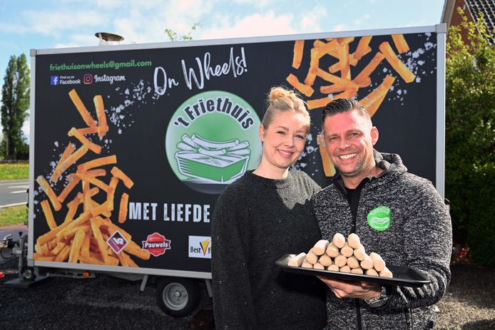 Kelly (29) en Glenn (41) trekken land rond met frietmobiel om record curryworst eten aan te ...