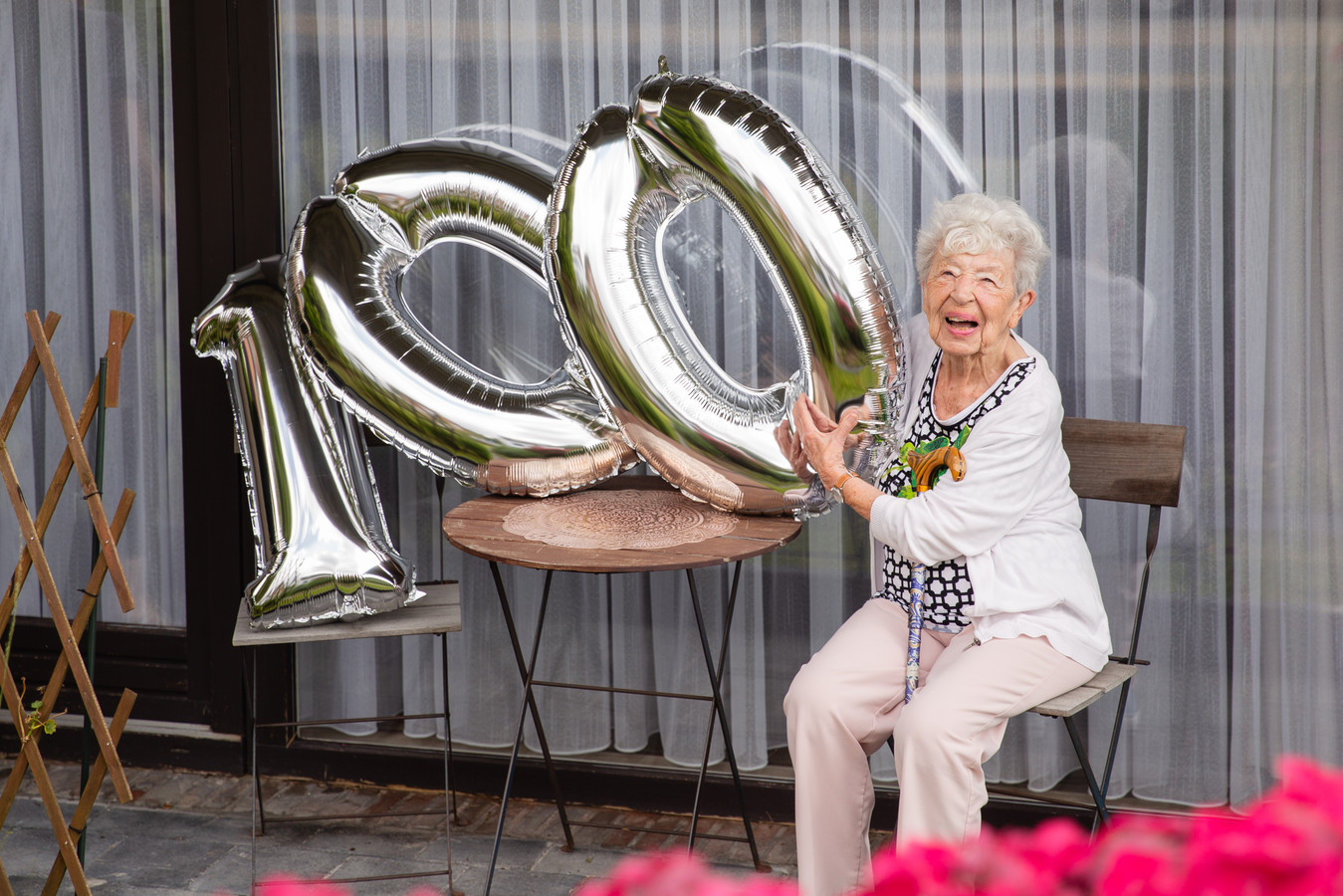 Actrice Alice Toen blaast 100 kaarsjes uit: “Ik heb een tijd en een ...