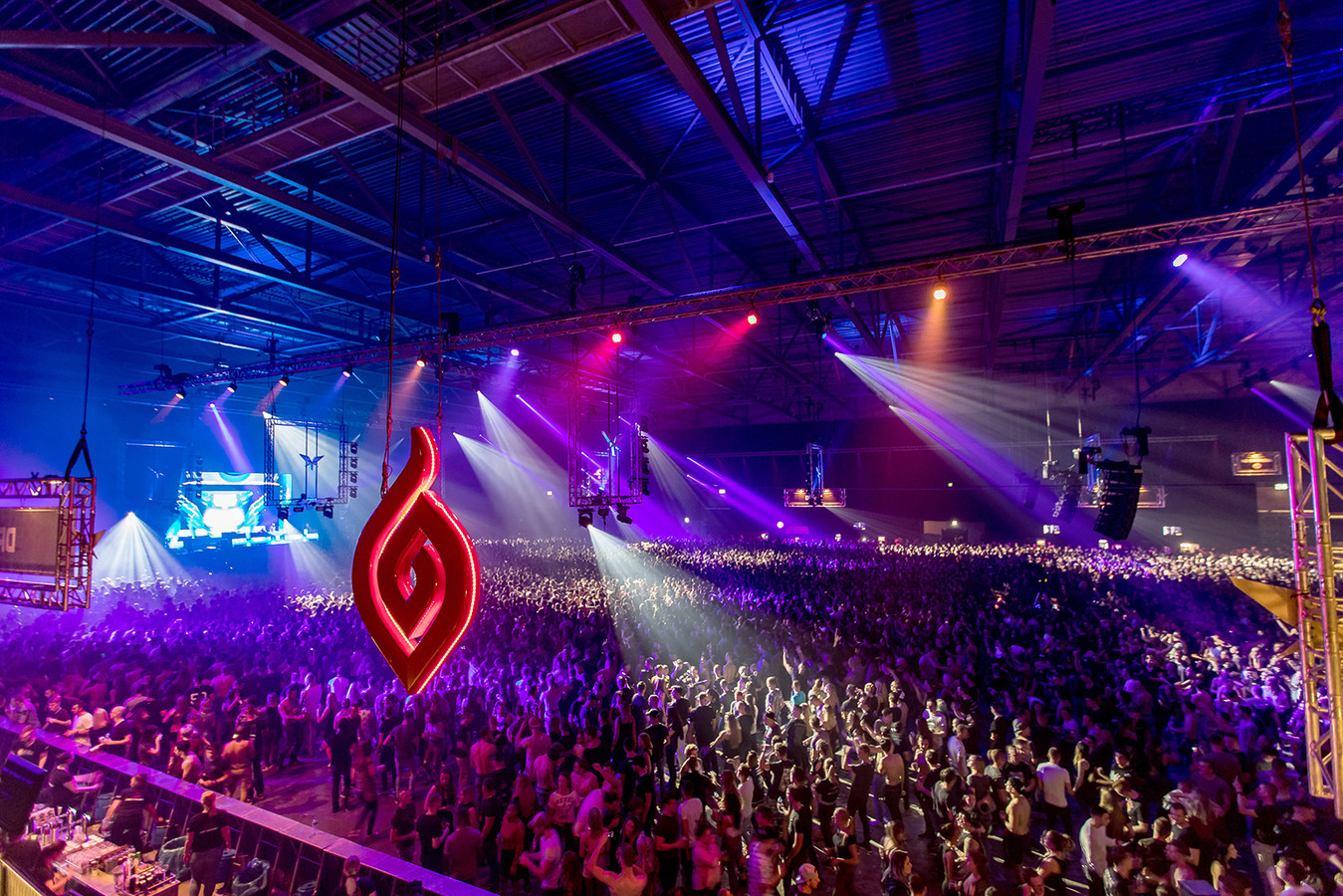 12.000 bezoekers gaan los in evenementenhal Breepark Breda | Foto ...