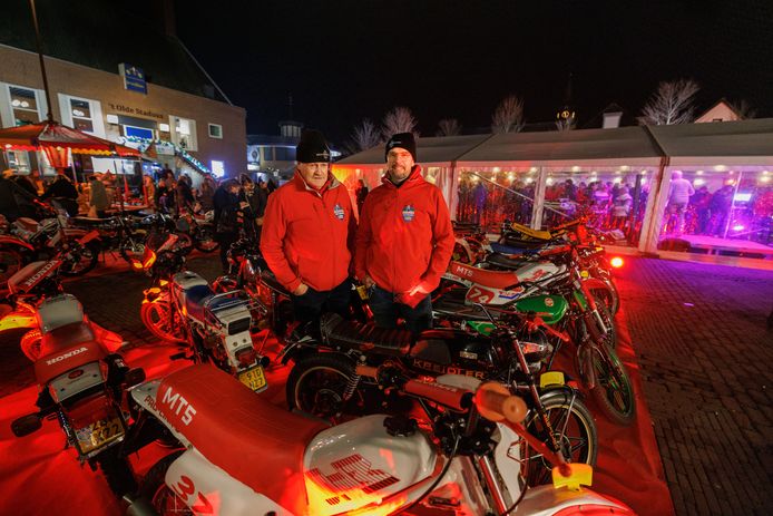 Honderd antieke brommers staan te glimmen in Genemuiden: ‘Ik had het ...