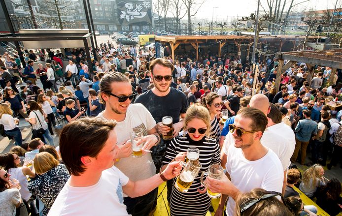 Het kan weer bijna: biertjes drinken in Rotterdamse Biergarten ...