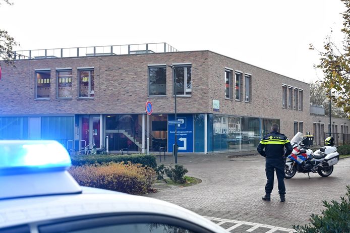 Verdachte die riep dat hij explosieven bij school had geplaatst is 19-jarige man uit Oisterwijk ...