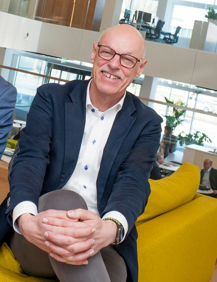 Ridderorde voor Jan Gevers bij afscheid Van Spaendonck in Tilburg ...