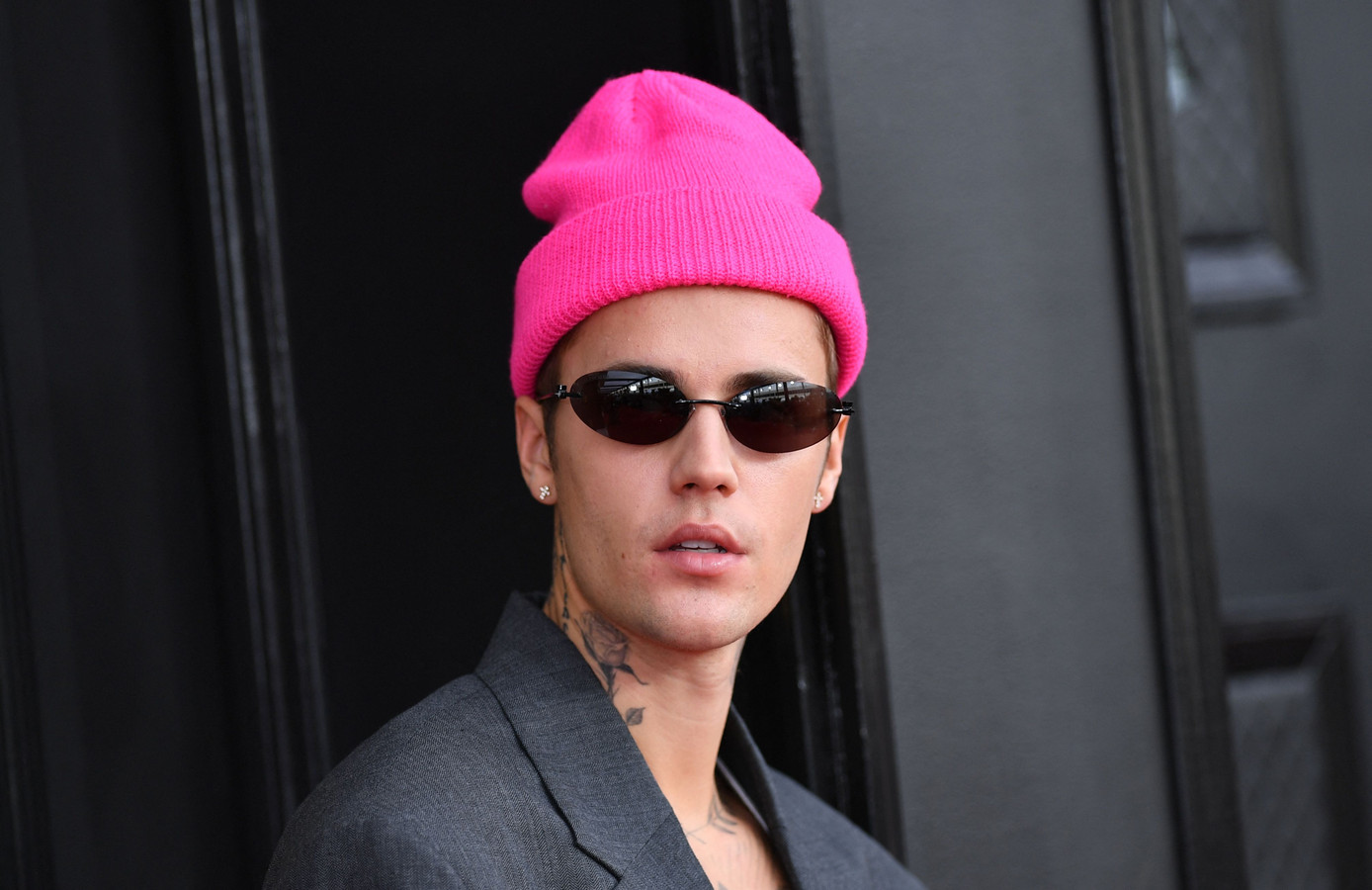 Justin Bieber trekt miljoenen uit om crew en fans therapie aan te ... Justin Bieber trekt miljoenen uit om crew en fans therapie aan te ...