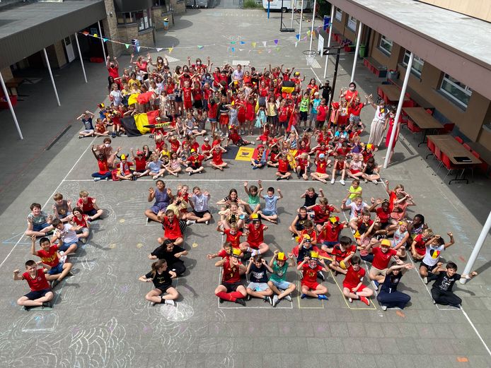 Rode Duivels-gekte slaat toe in Oudenaardse scholen: leerlingen massaal ...