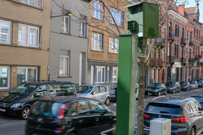 Vier extra flitspalen moeten gevaarlijke Haachtsesteenweg wat veiliger maken | Brussel | hln.be