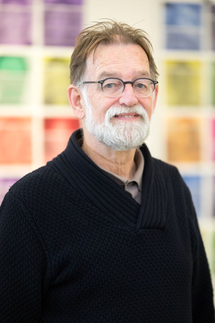 Jack Bogers krijgt verguld Wagenings erezilver bij afscheid van ...