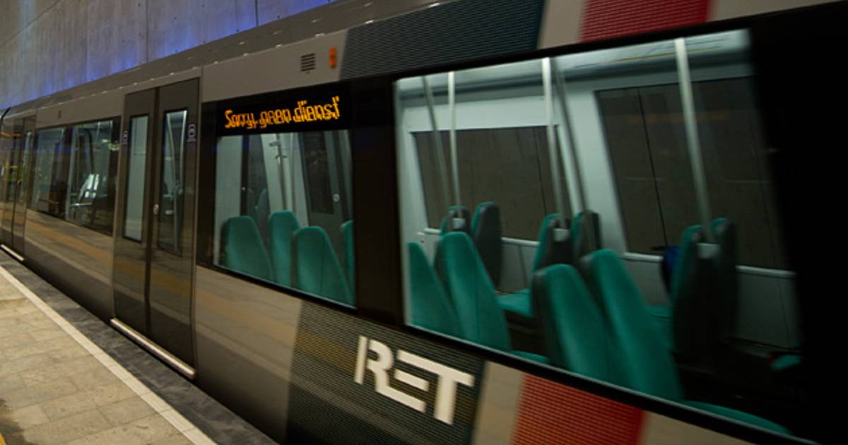 Metrolijn Rotterdam plat door gevallen beton | Rotterdam | AD.nl