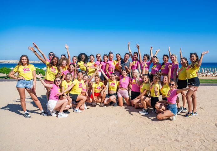 KIJK. Sporten op het strand en zwemmen bij 30 graden: Miss België ...