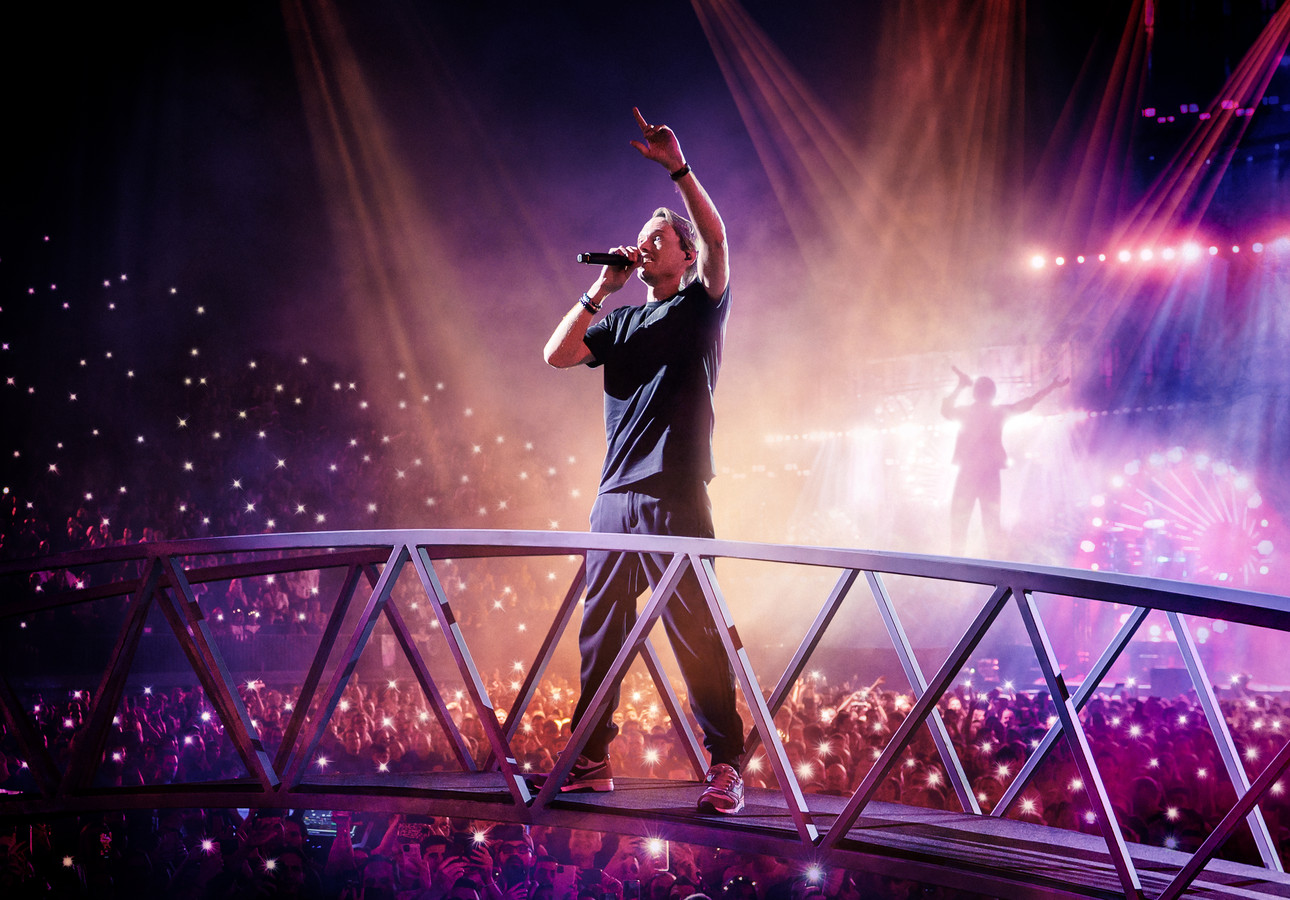 Regi verkoopt vlot het Sportpaleis uit én kondigt nieuw concert aan in ...