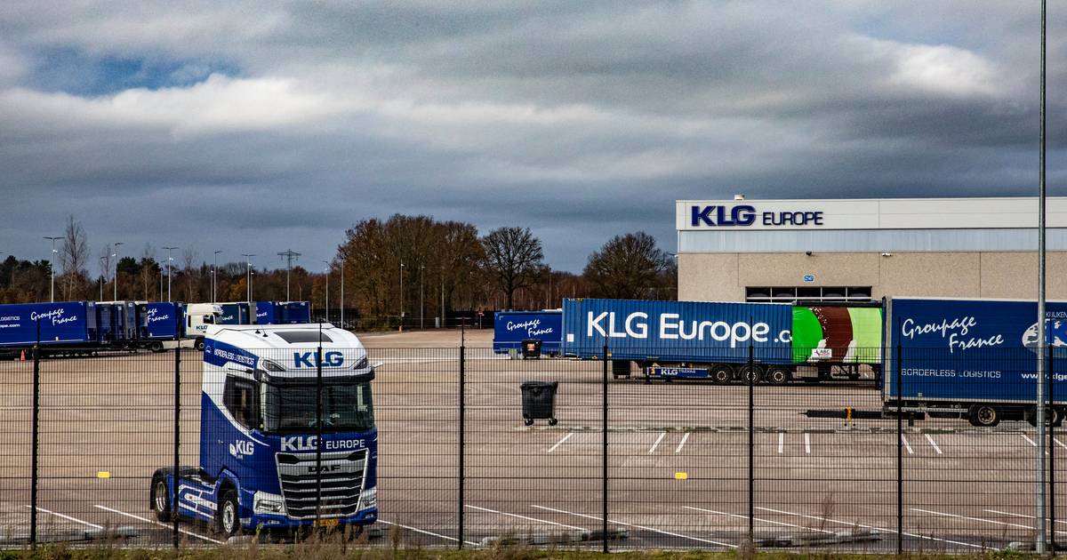 Eerste aanplant van extra groen bij transportbedrijf KLG in Duizel ...