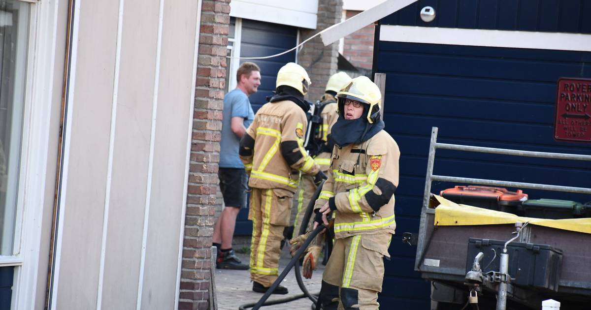 Brandweer Vroomshoop moet ingrijpen bij brand in vuurkorf nadat buren ...