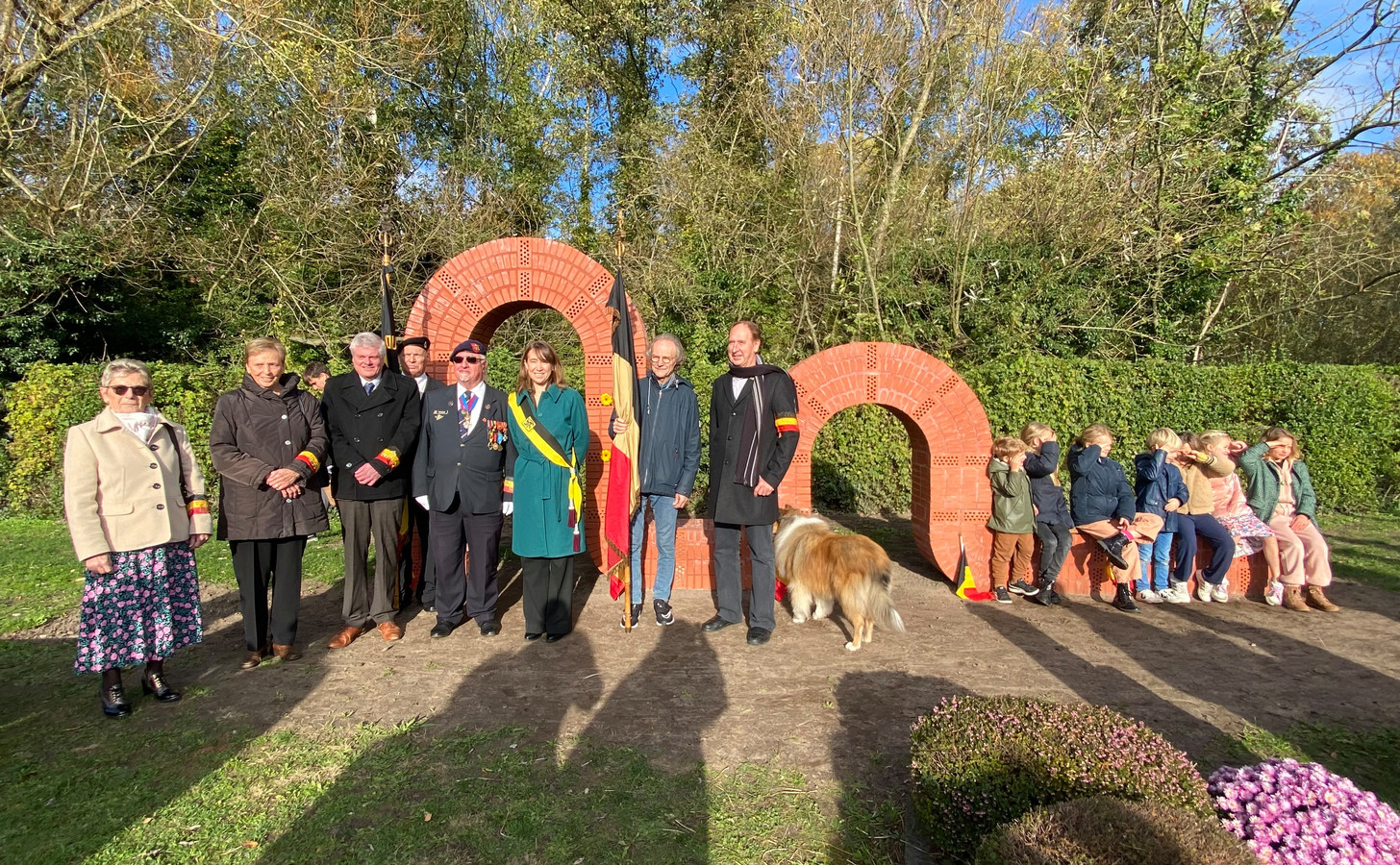 Atypisch oorlogsmonument onthuld in Zwijnaarde: “Het is belangrijk dat ...