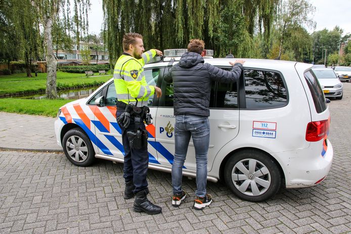 Politie houdt verkeerscontrole: 34 bekeuringen | Rotterdam | AD.nl